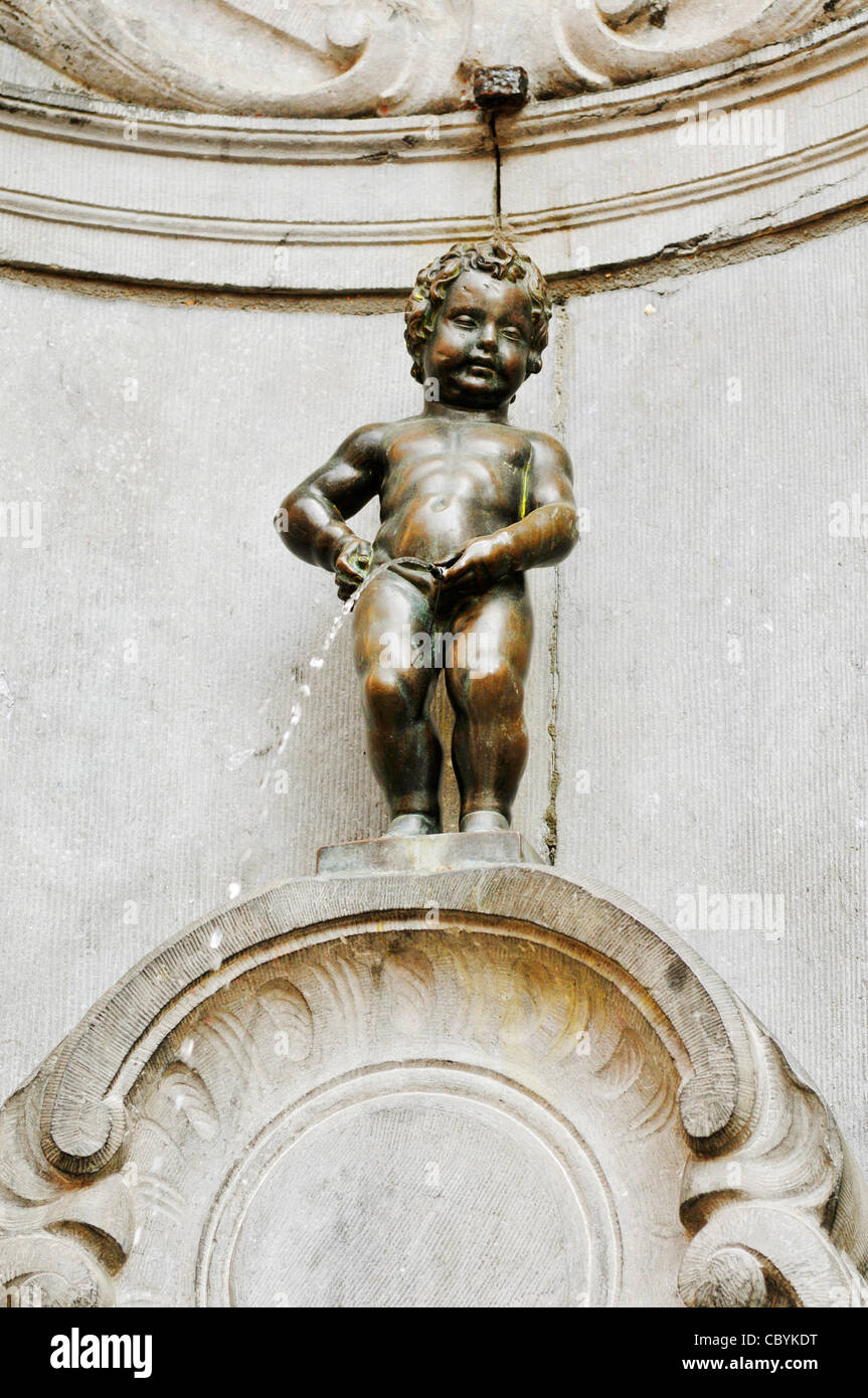 Manneken Pis the 61 cm tall bronze statue in Brussels made in 1619 by ...