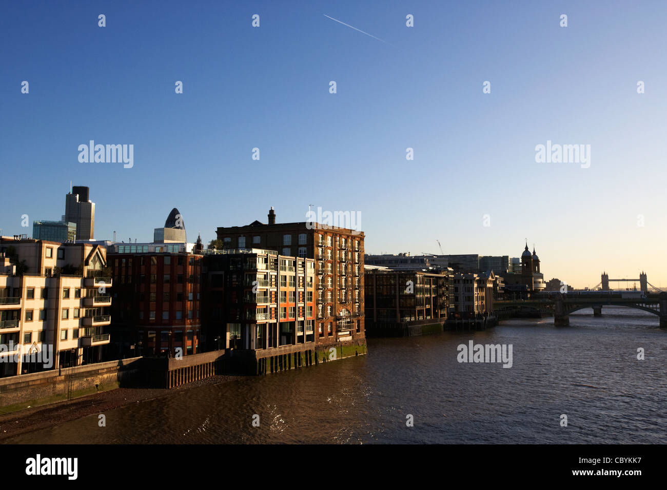 Thames riverfront landmark hi-res stock photography and images - Alamy