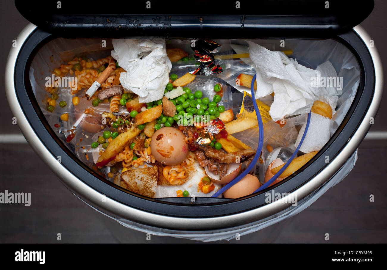 Full kitchen bin hi-res stock photography and images - Alamy