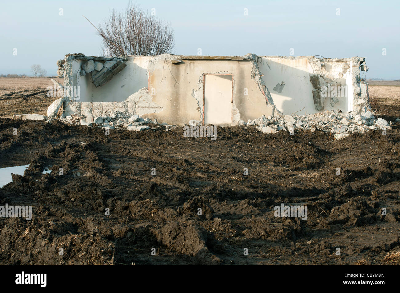 Abandoned demolished building hi-res stock photography and images - Alamy
