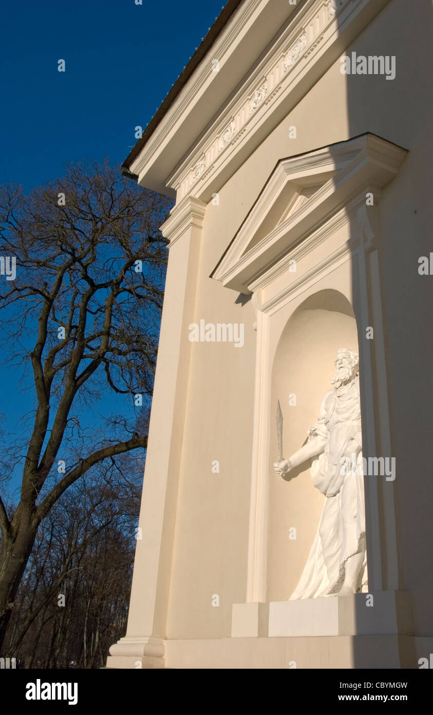 Statue holding sword hi-res stock photography and images - Alamy