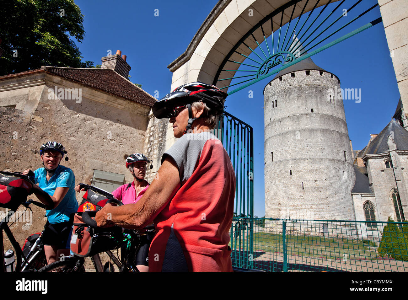 Group senior cyclist hi-res stock photography and images - Alamy