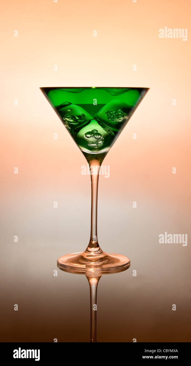 Single cocktail glass hi-res stock photography and images - Alamy
