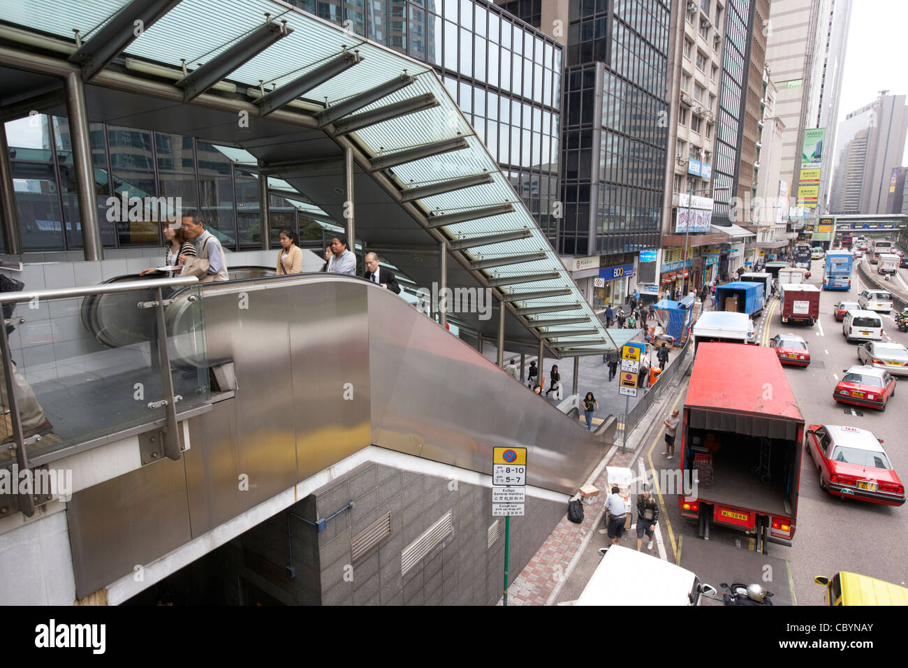 up street escalator in downtown hong kong hksar china asia Stock Photo ...