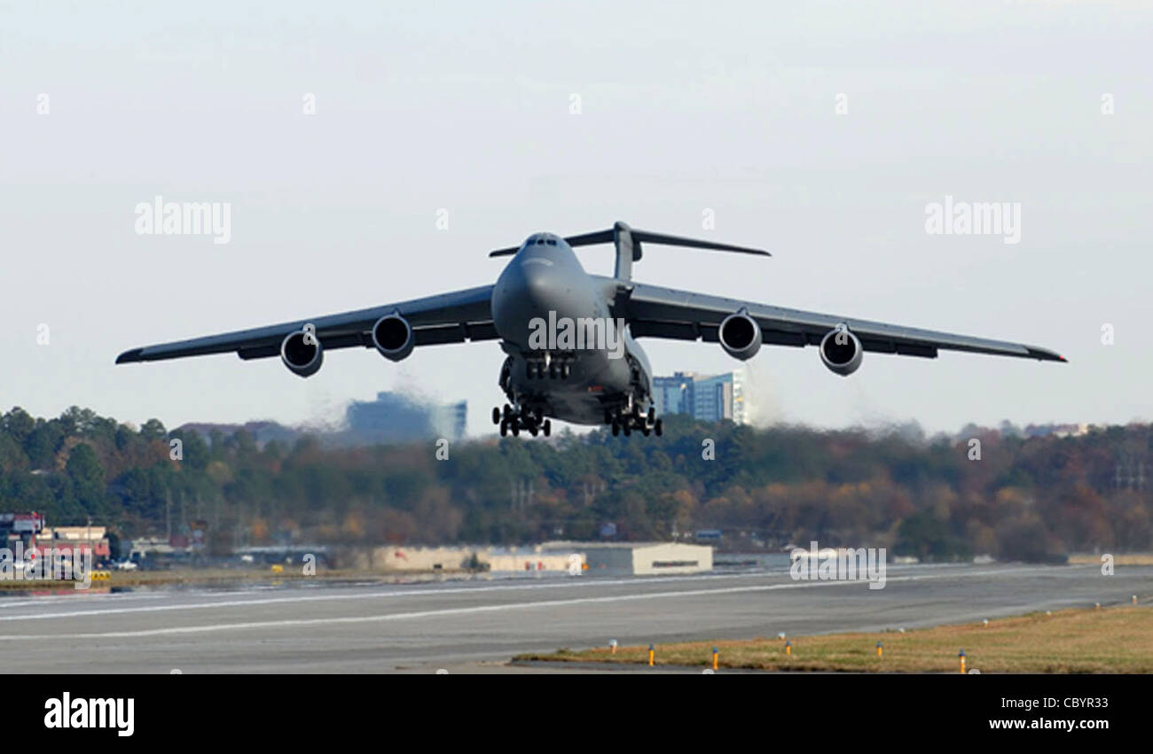 C 5m super galaxy cargo plane hi-res stock photography and images - Alamy