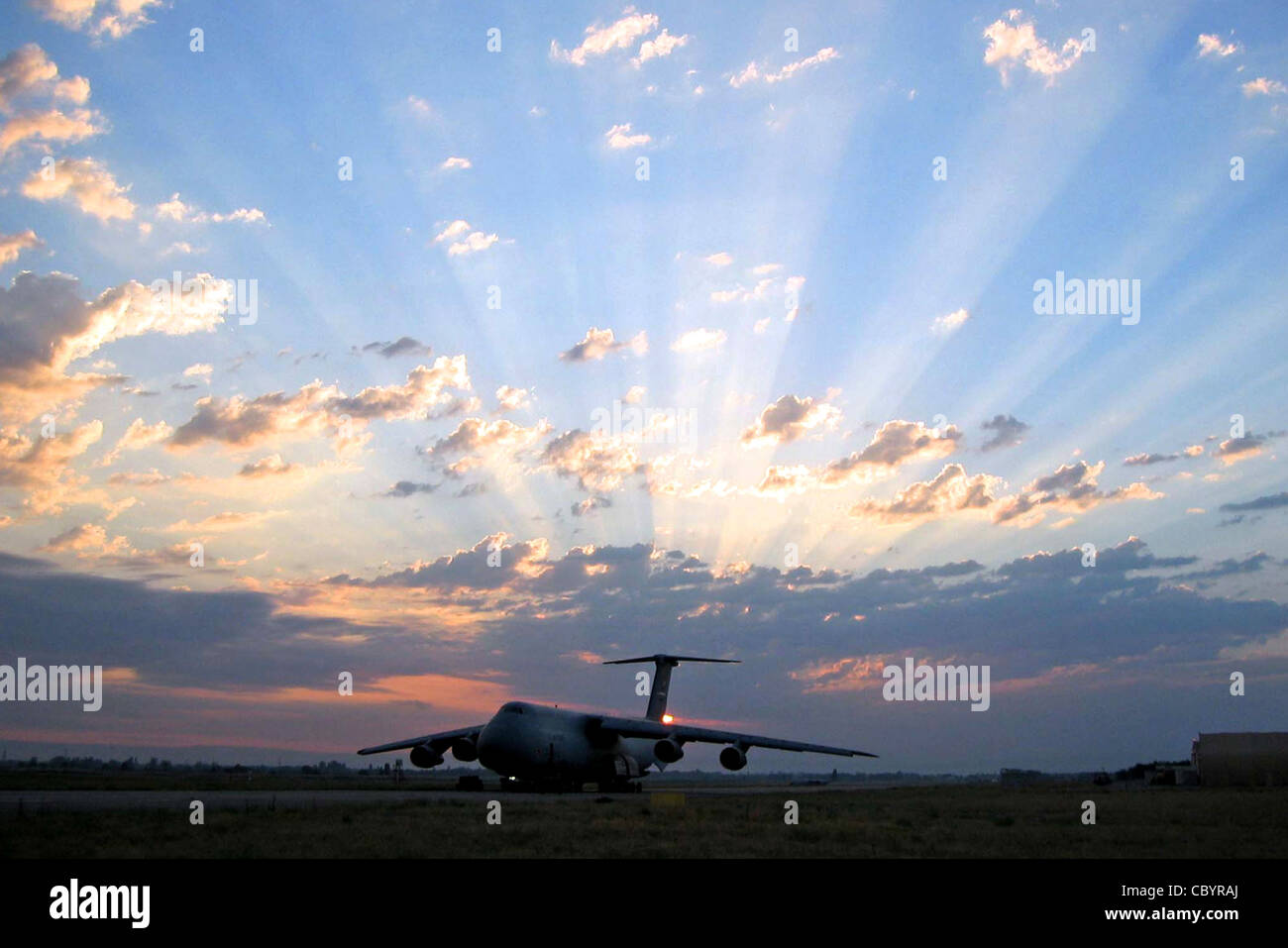 433rd airlift wing hi-res stock photography and images - Alamy
