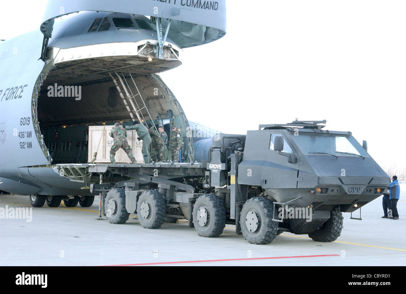 C 130 cargo loading hi-res stock photography and images - Alamy