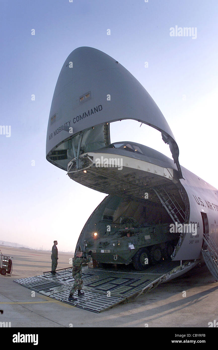 Cargo plane loaded hi-res stock photography and images - Alamy