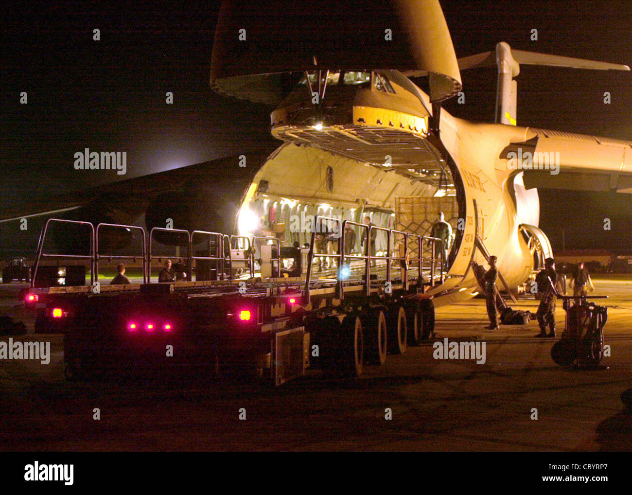 Cargo being loaded onto airplane hi-res stock photography and images ...