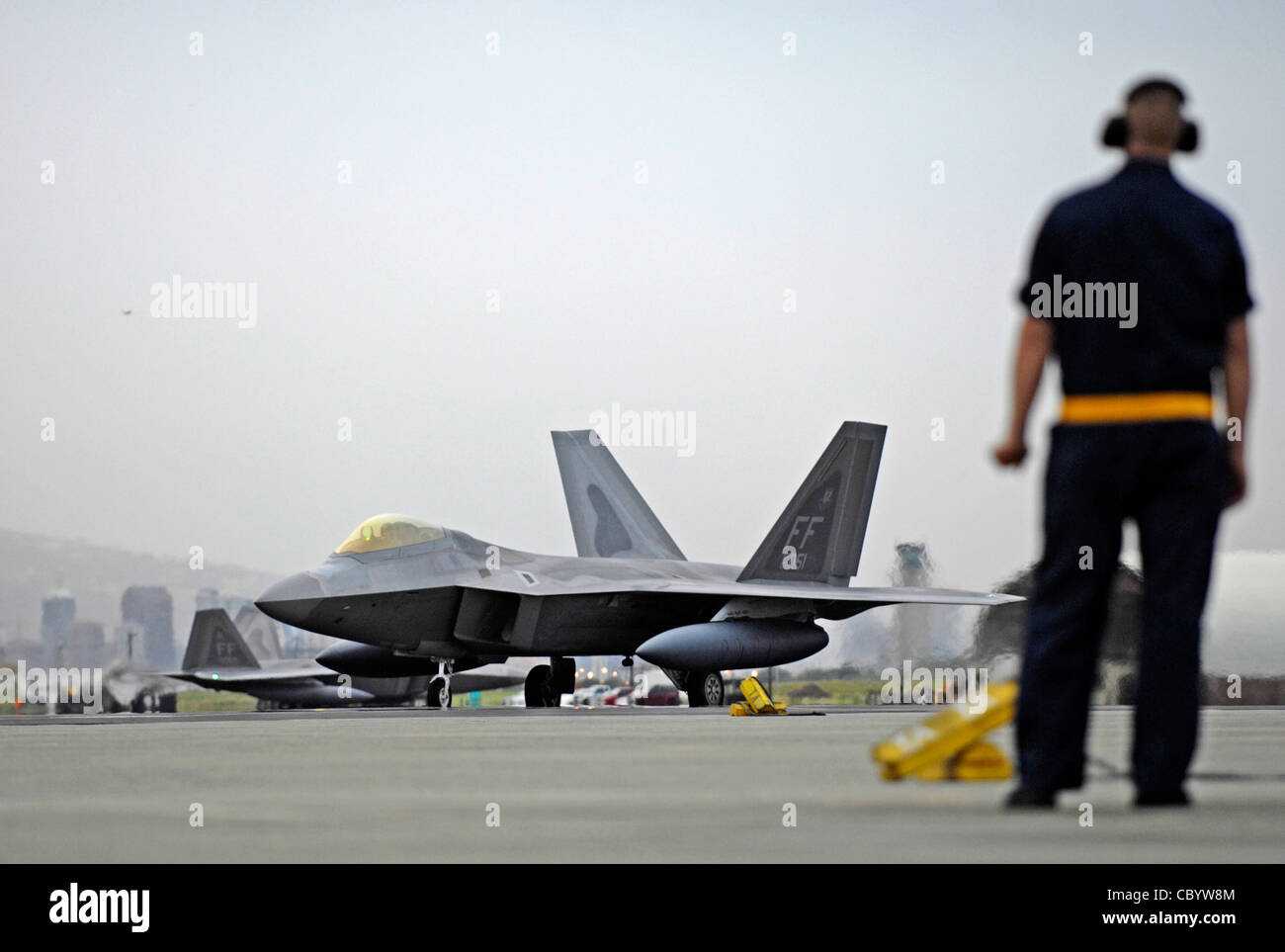 F 22 raptor crew chief hi-res stock photography and images - Alamy