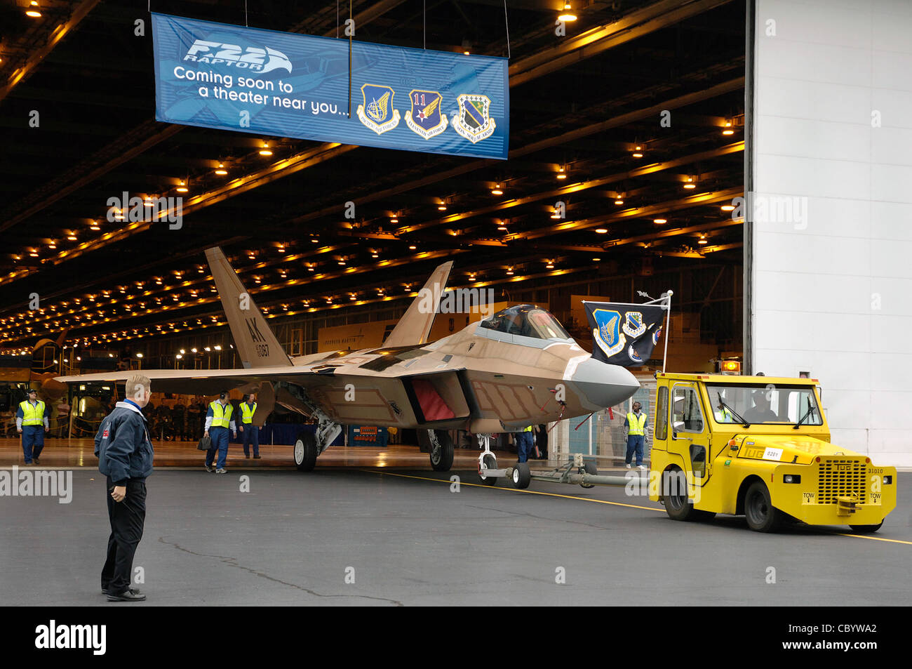 Lockheed Martin rolls out the first combat-capable F-22 Raptor stealth ...