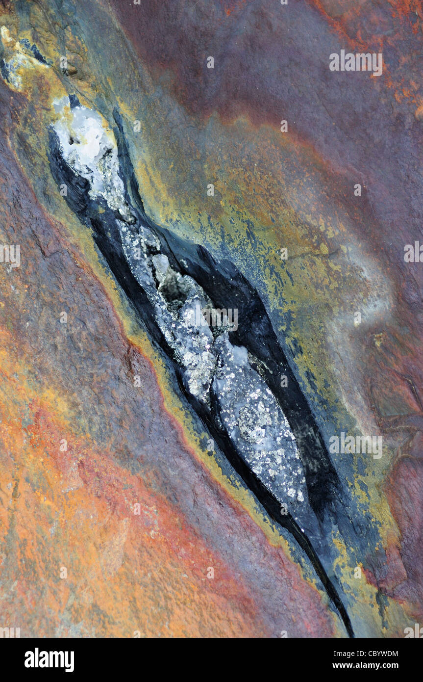 Mineral seams in stone Stock Photo - Alamy