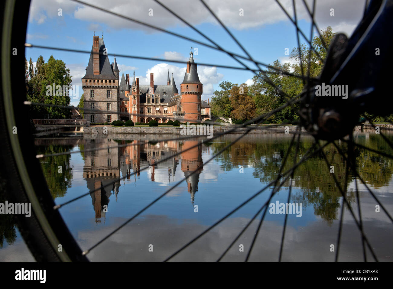 BICYCLE TOURISM, CYCLISTS IN THE PARK AT THE CHATEAU DE MAINTENON, EURE ...