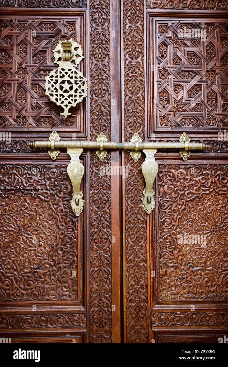 Islamic carved door with beautiful details background Stock Photo - Alamy