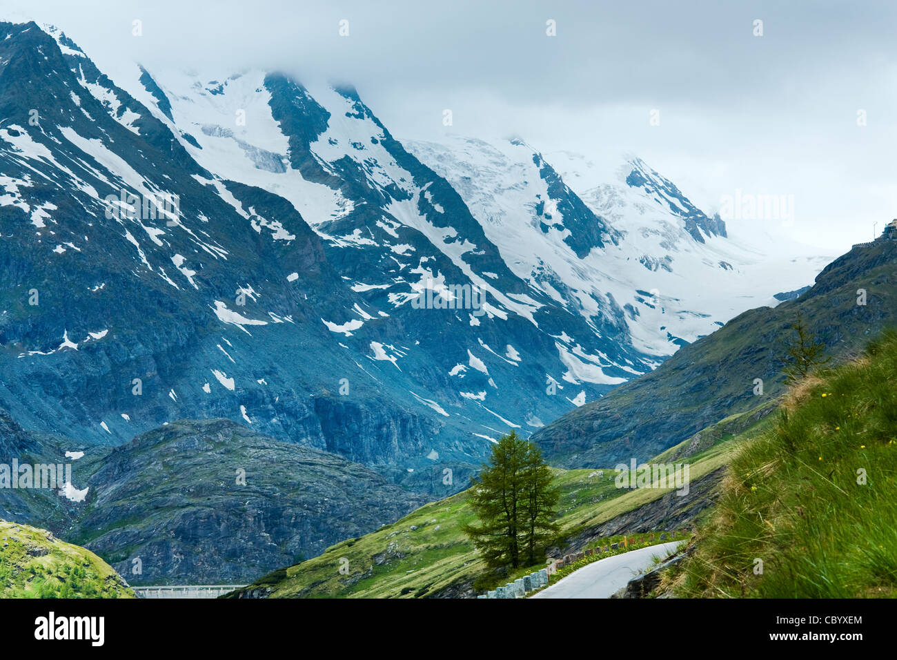 Tranquil summer Alps mountain (view from Grossglockner High Alpine Road ...