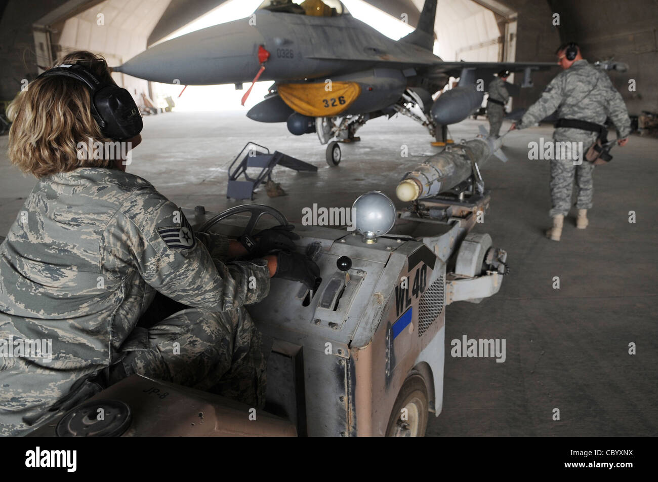 332nd expeditionary aircraft maintenance squadron weapons loader f 16 ...