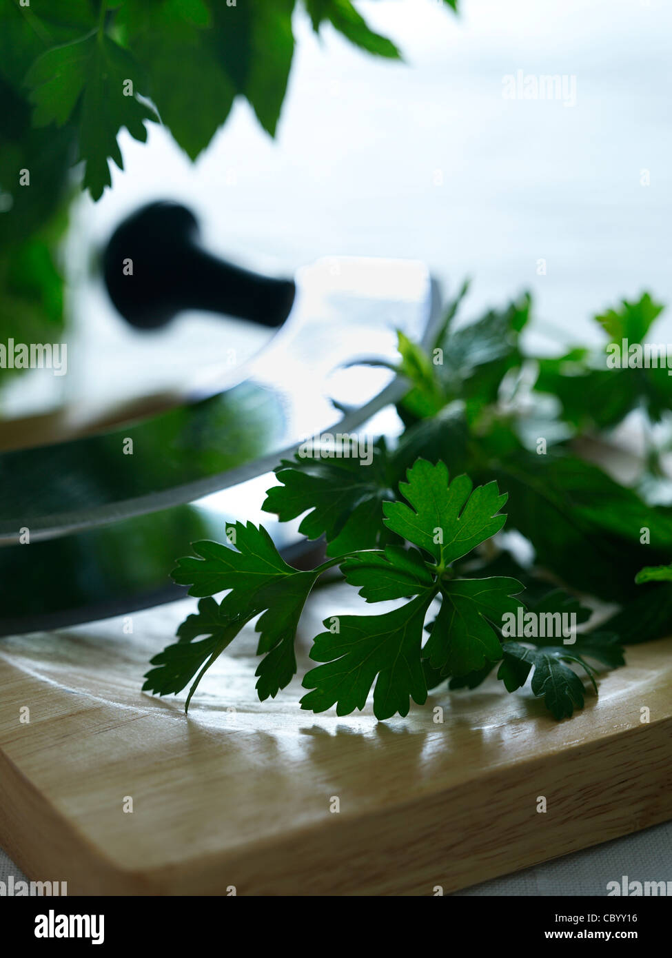 Mezzaluna and board hi-res stock photography and images - Alamy