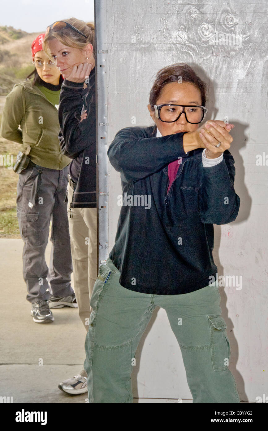 Female police officer usa with gun hi-res stock photography and images ...