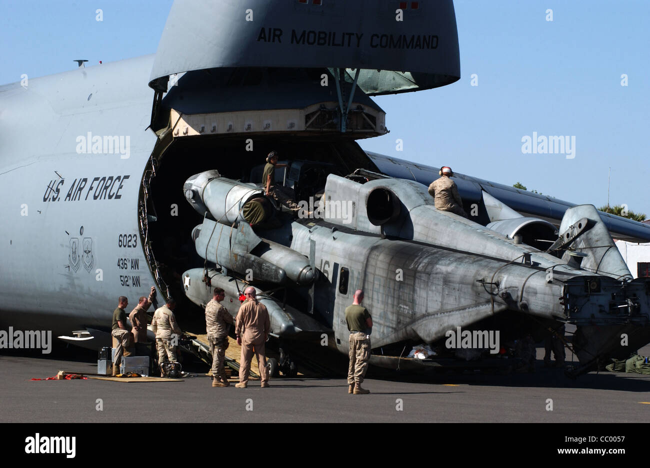 C5 cargo plane hi-res stock photography and images - Alamy