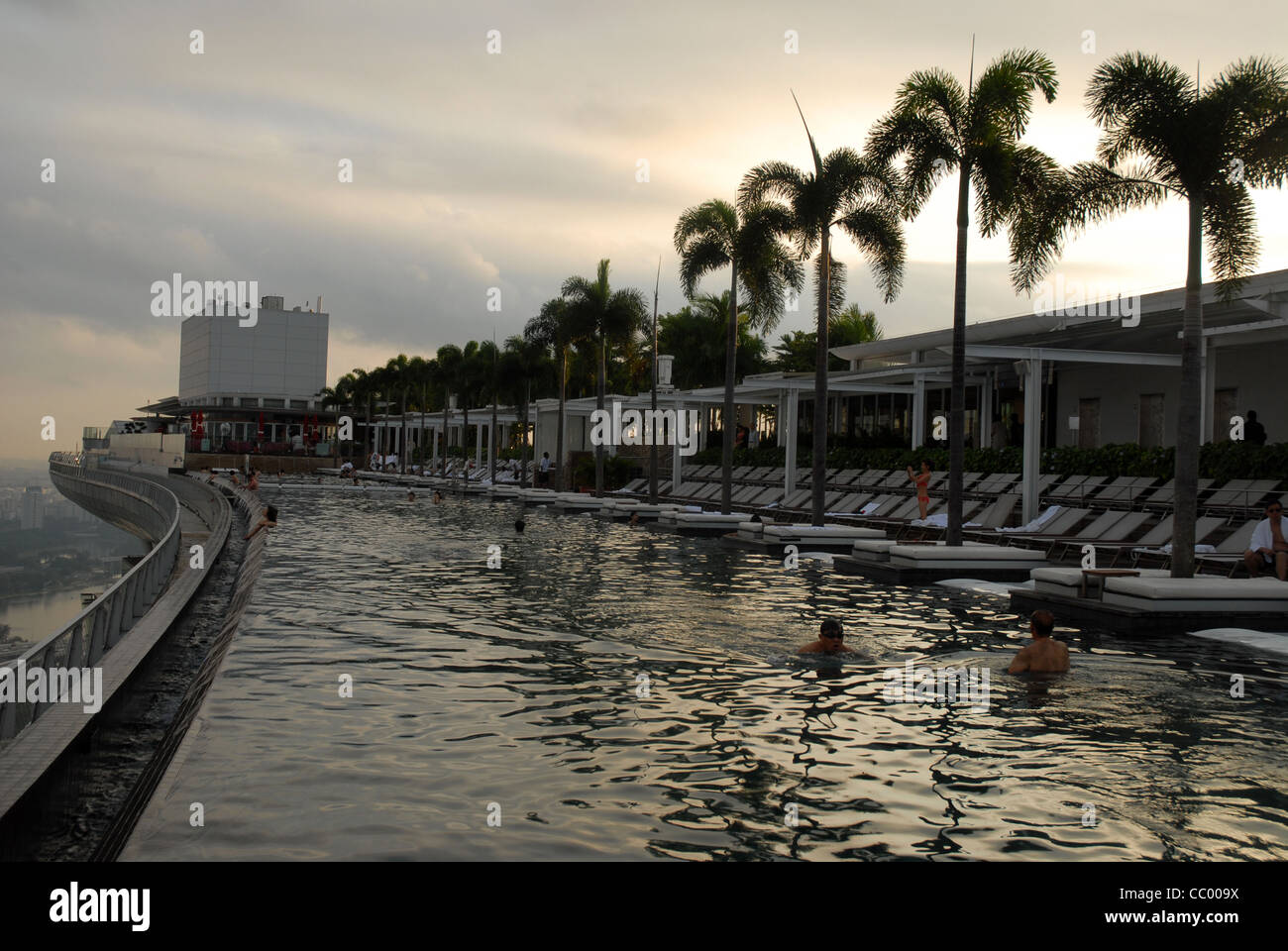 Sands SkyPark infinity swimming pool on the 57th floor of Marina Bay ...