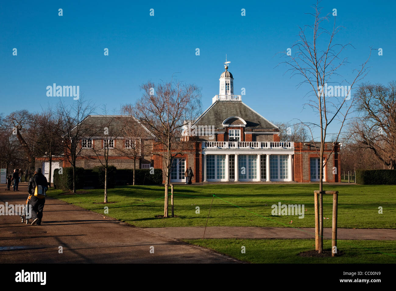 The serpentine gallery hyde park london hi-res stock photography and ...