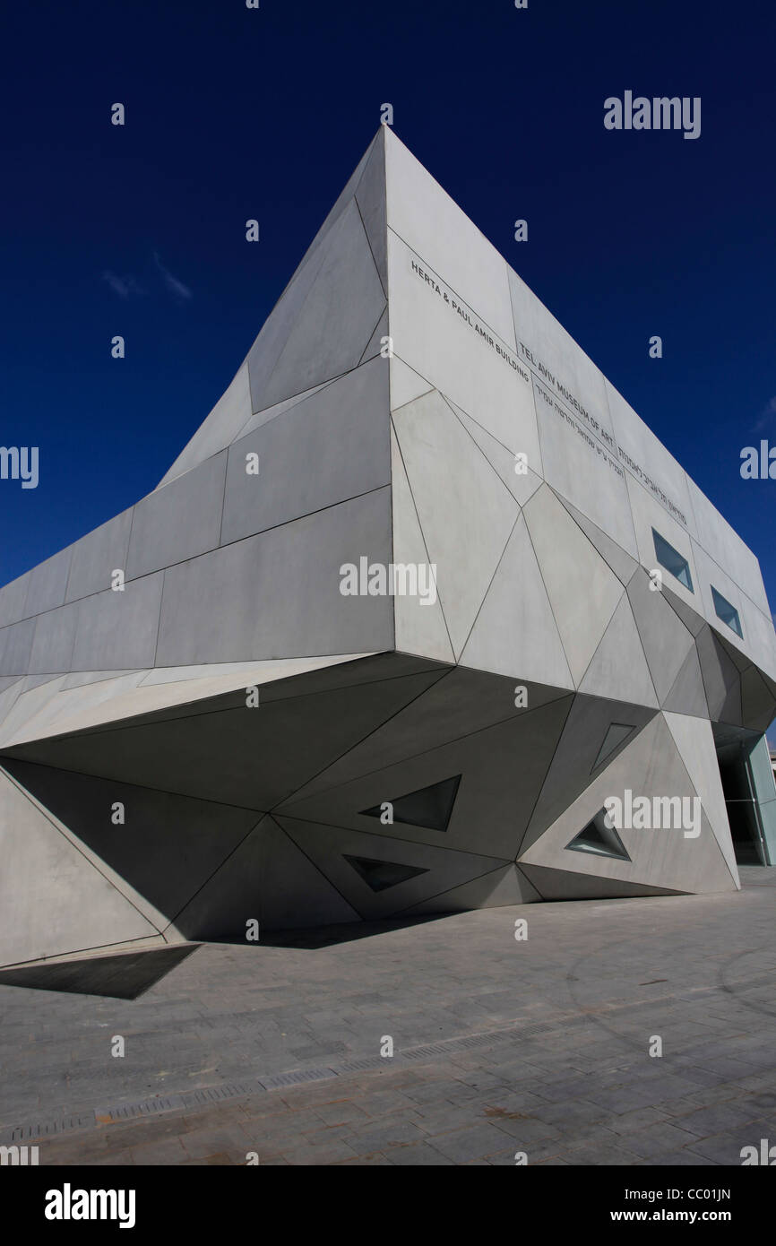 Exterior of the Herta and Paul Amir wing building of the Tel Aviv ...