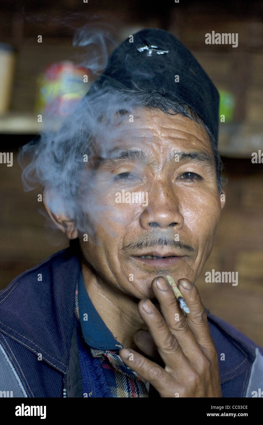 Smoking Beedi High Resolution Stock Photography and Images - Alamy