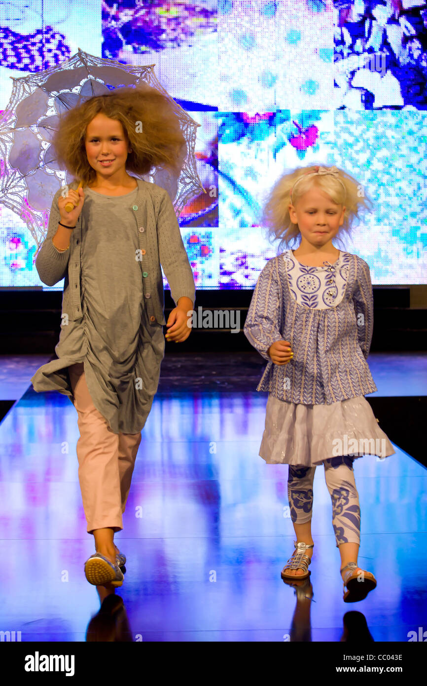 Children catwalk hi-res stock photography and images - Alamy