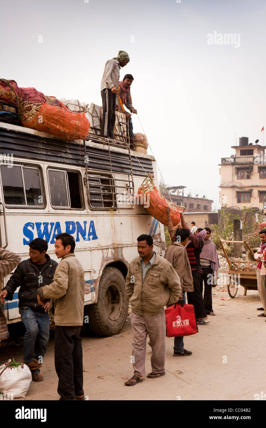 Bus loading hi-res stock photography and images - Alamy