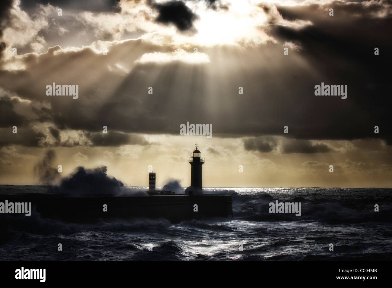 Lighthouse storm hi-res stock photography and images - Alamy