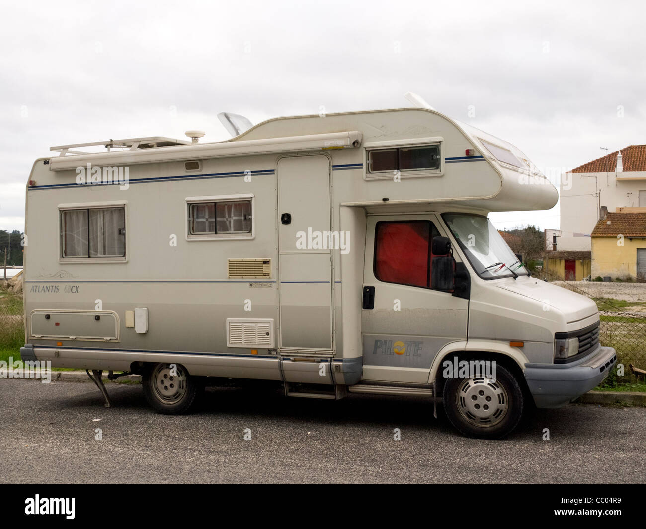Old motorhome hi-res stock photography and images - Alamy