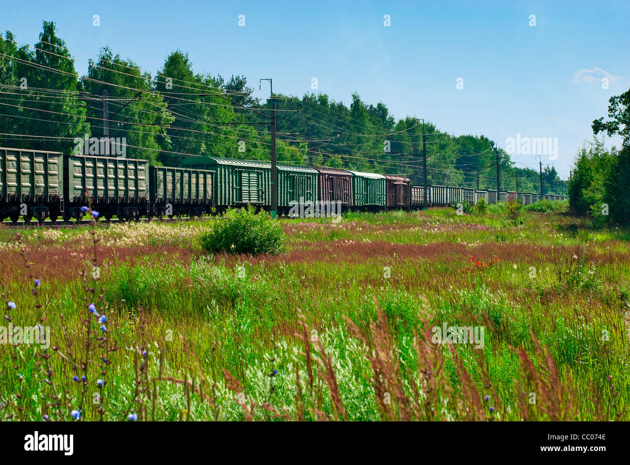 Long freight train outside hi-res stock photography and images - Alamy