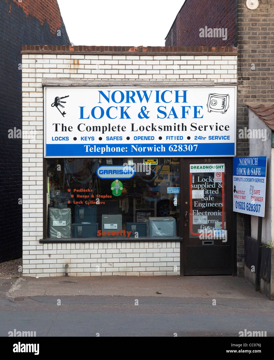 Uk stores hi-res stock photography and images - Alamy