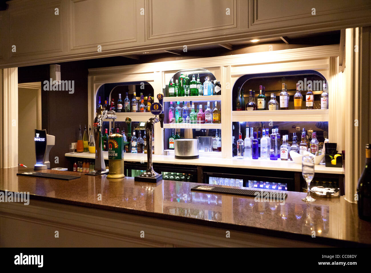 Empty bar counter hi-res stock photography and images - Alamy