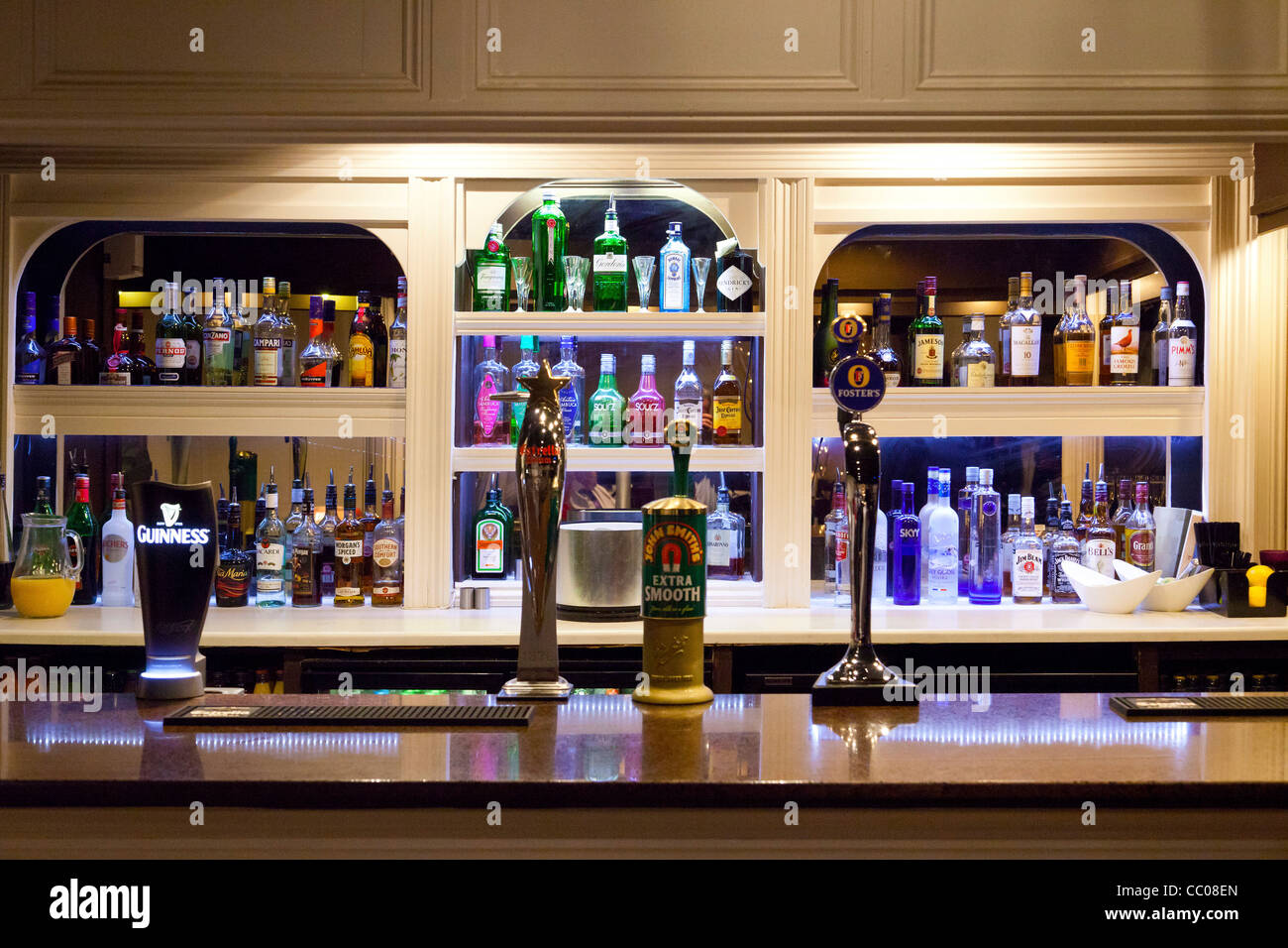 empty bar in UK Stock Photo - Alamy