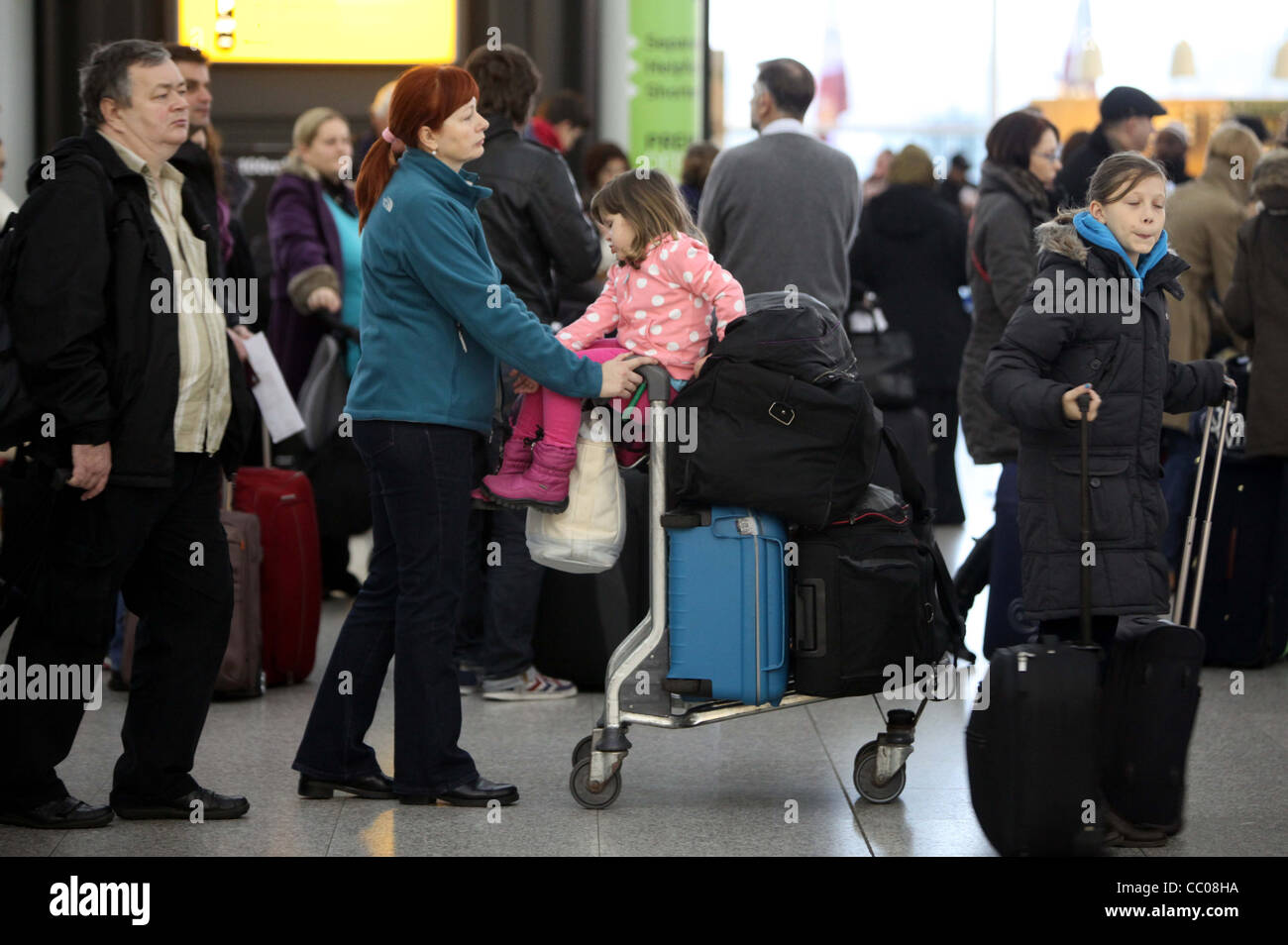 Airport queue hi-res stock photography and images - Alamy