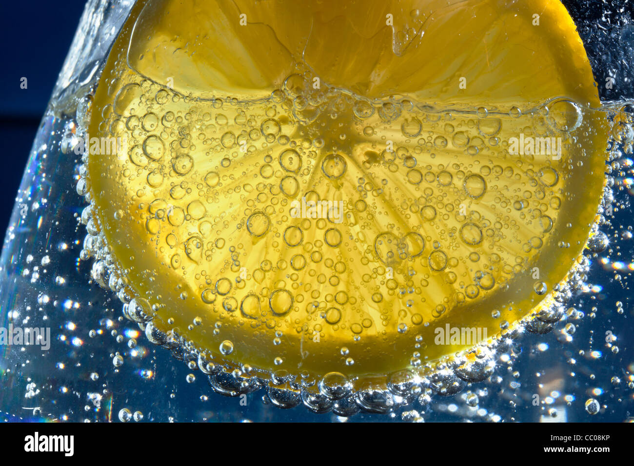 Lemon in a glass with bubbles Stock Photo - Alamy
