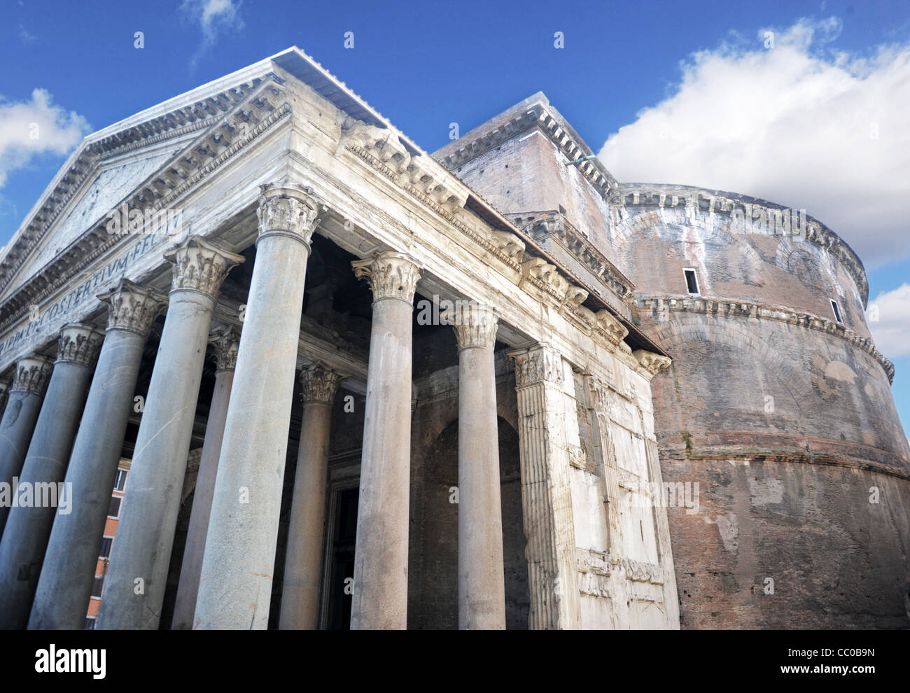 exterior of the pantheon in rome italy, built in 126 ad Stock Photo - Alamy