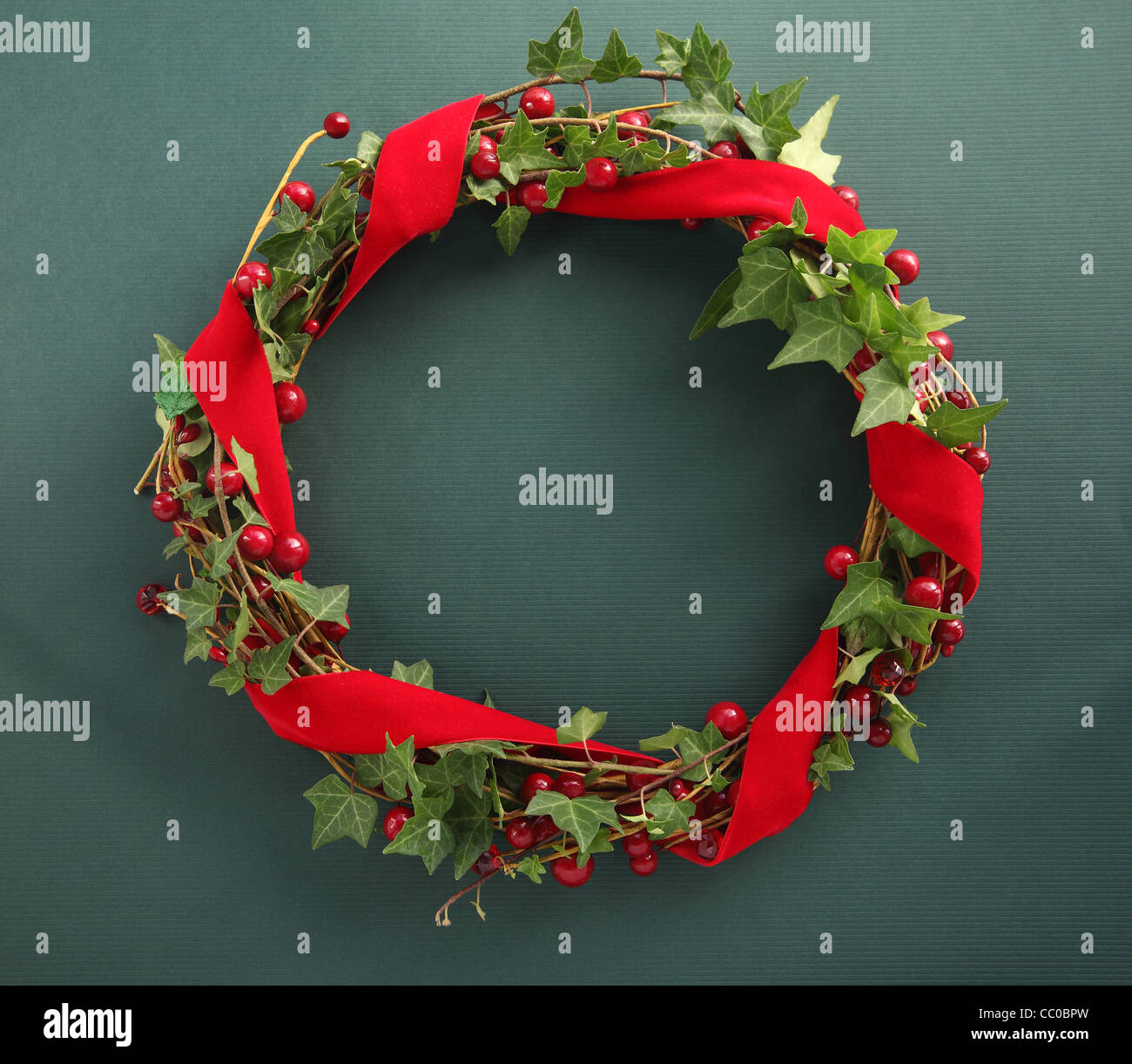 Ivy wreath hi-res stock photography and images - Alamy