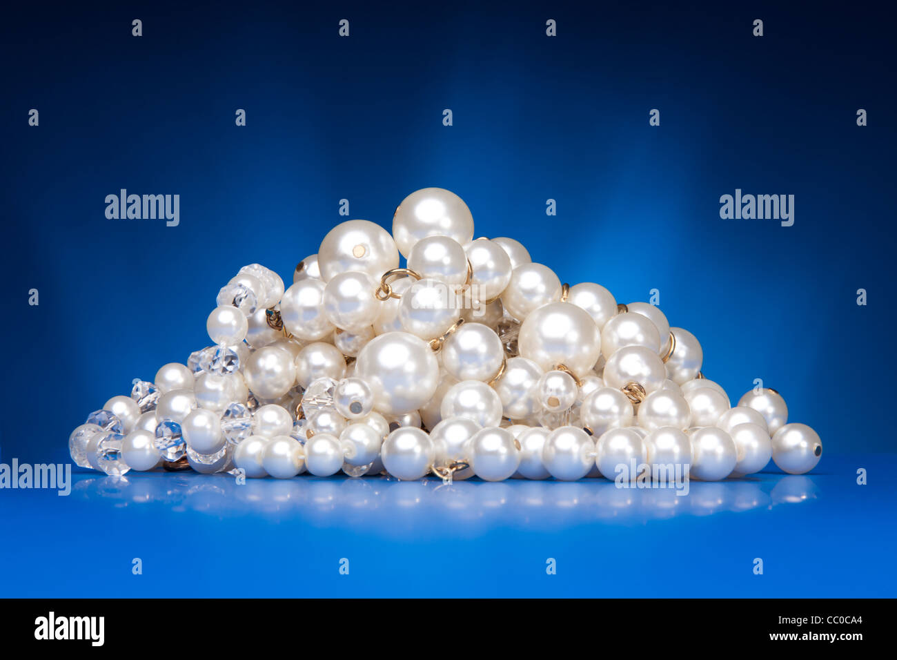Shining pearl hi-res stock photography and images - Alamy