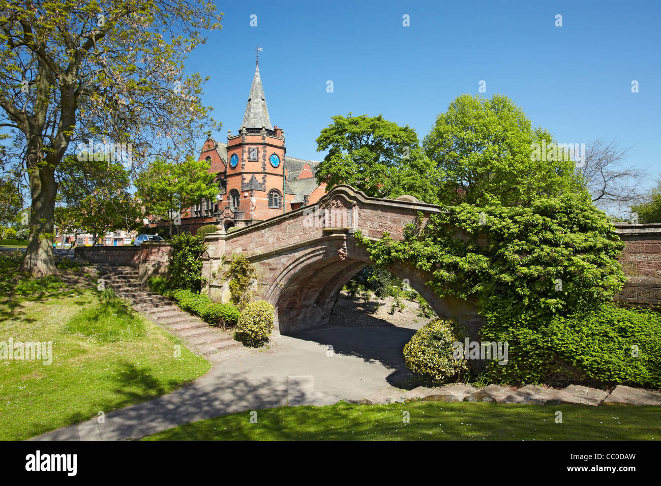 Dell bridge port sunlight village hi-res stock photography and images ...