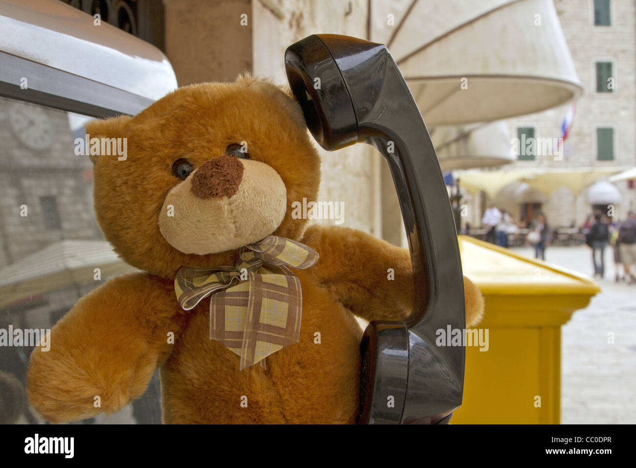 TEDDY BEAR TELEPHONING HIS FRIENDS Stock Photo - Alamy
