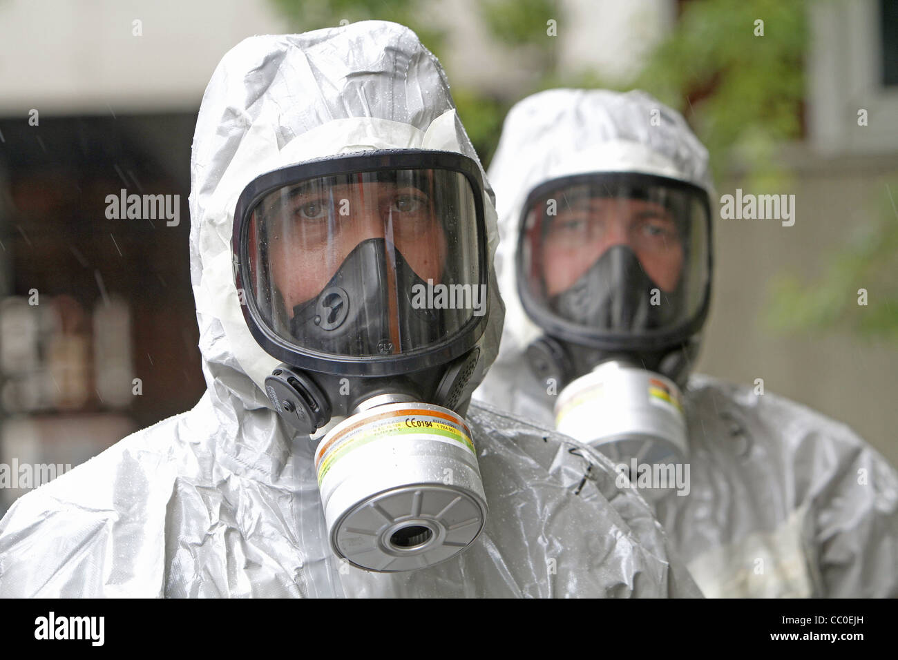 Light decontamination suit hi-res stock photography and images - Alamy