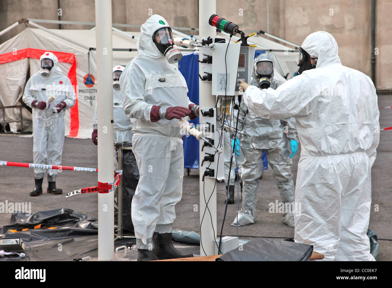Light decontamination suit hi-res stock photography and images - Alamy