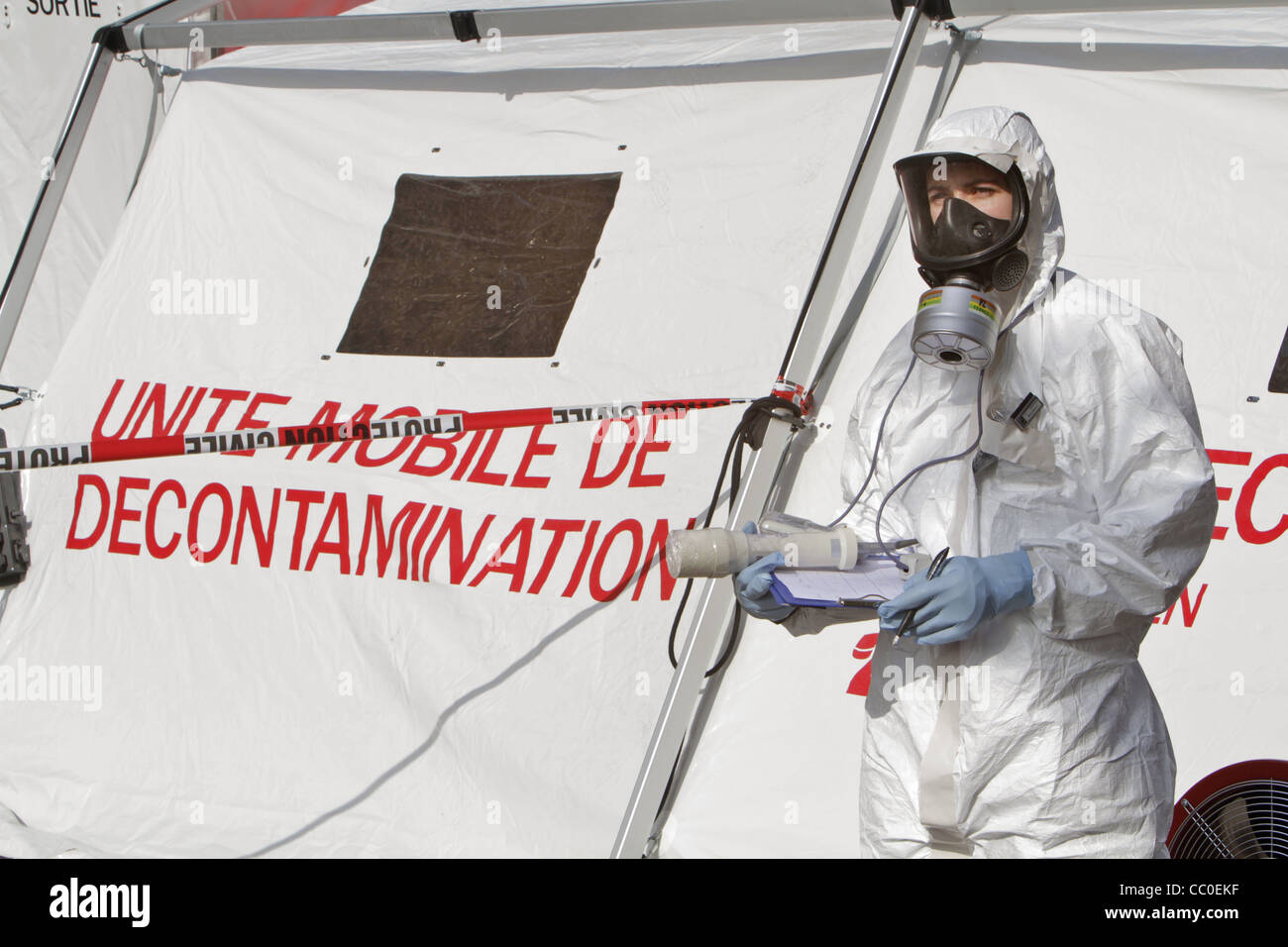 Light decontamination suit hi-res stock photography and images - Alamy