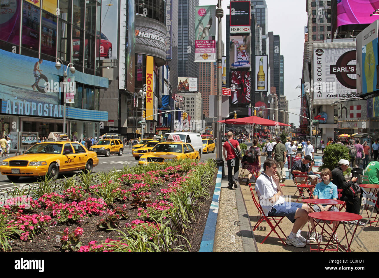 PEDESTRIAN ZONE AND HIGH-RISE BUILDINGS IN TIMES SQUARE, MIDTOWN ...