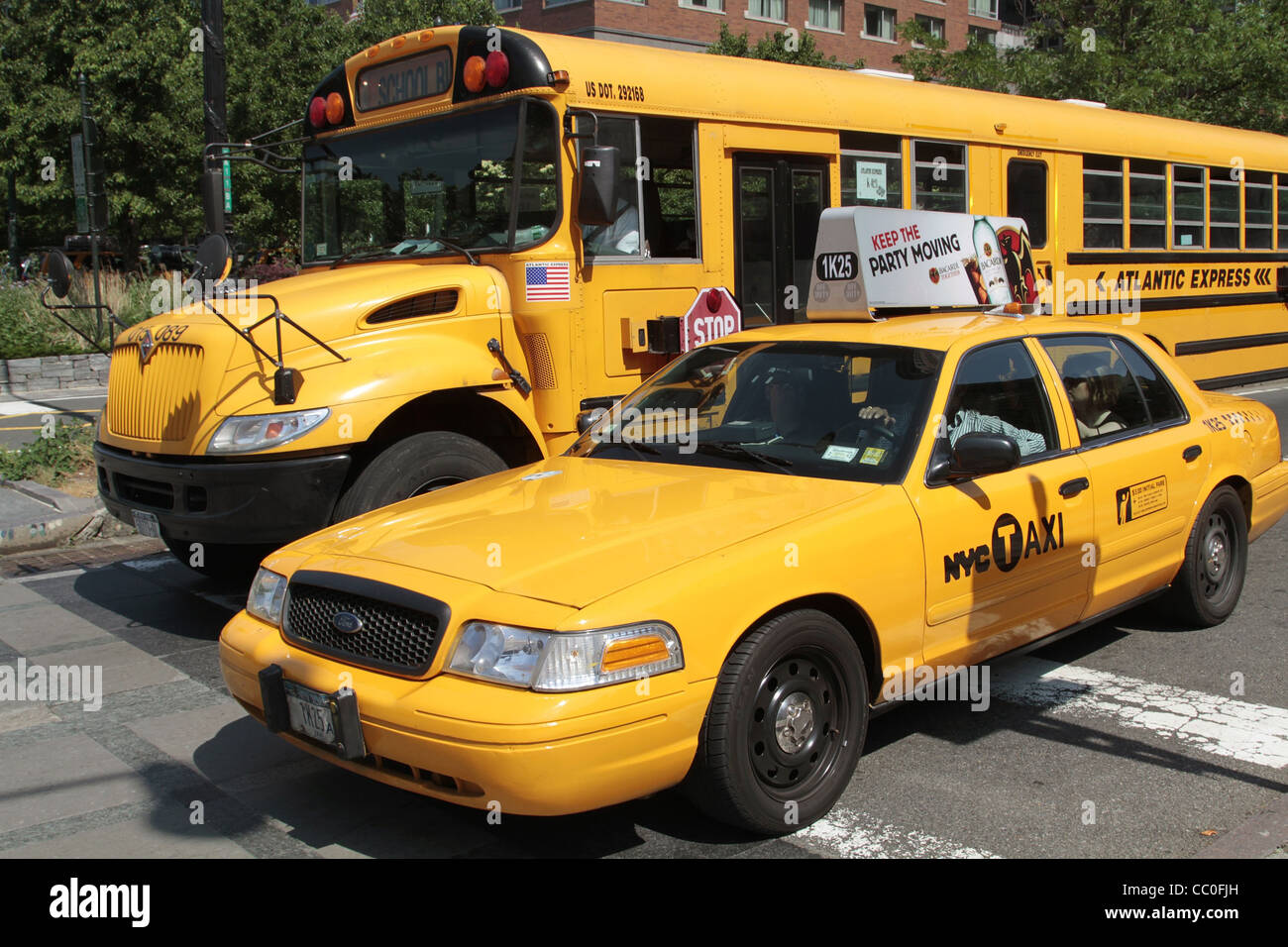 NEW YORK TAXI AND BUS, NEW YORK, UNITED STATES Stock Photo - Alamy