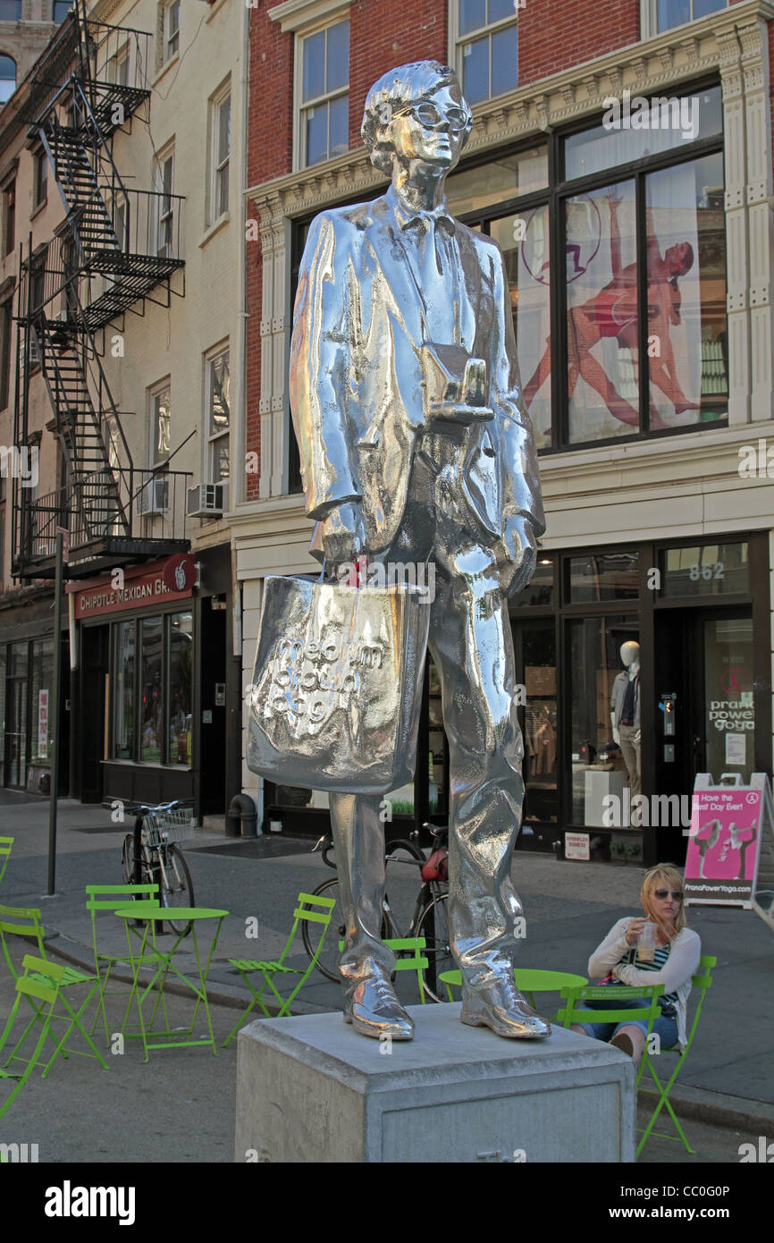 Film maker statue hi-res stock photography and images - Alamy