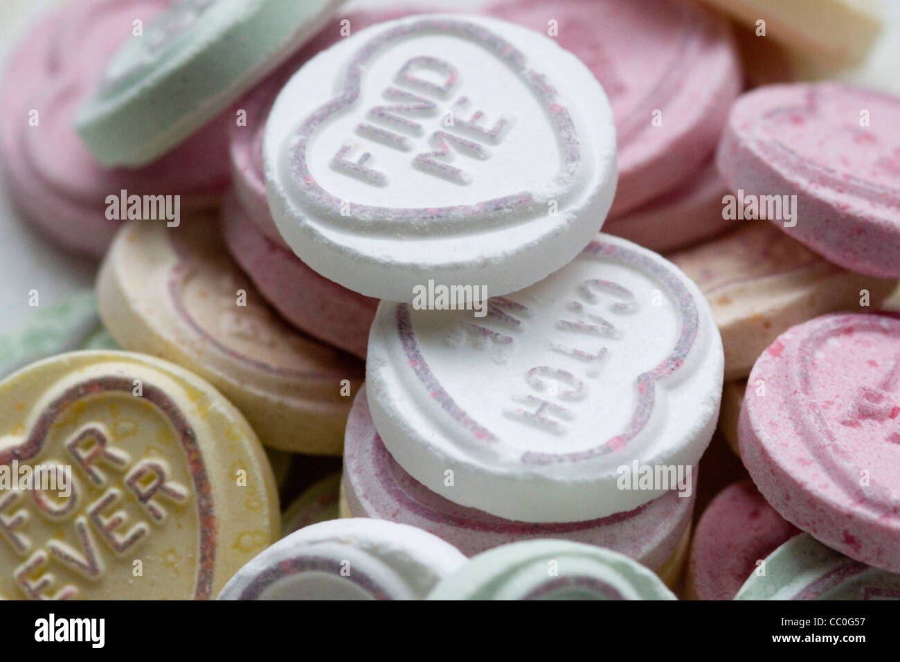 Love heart sweets hi-res stock photography and images - Alamy
