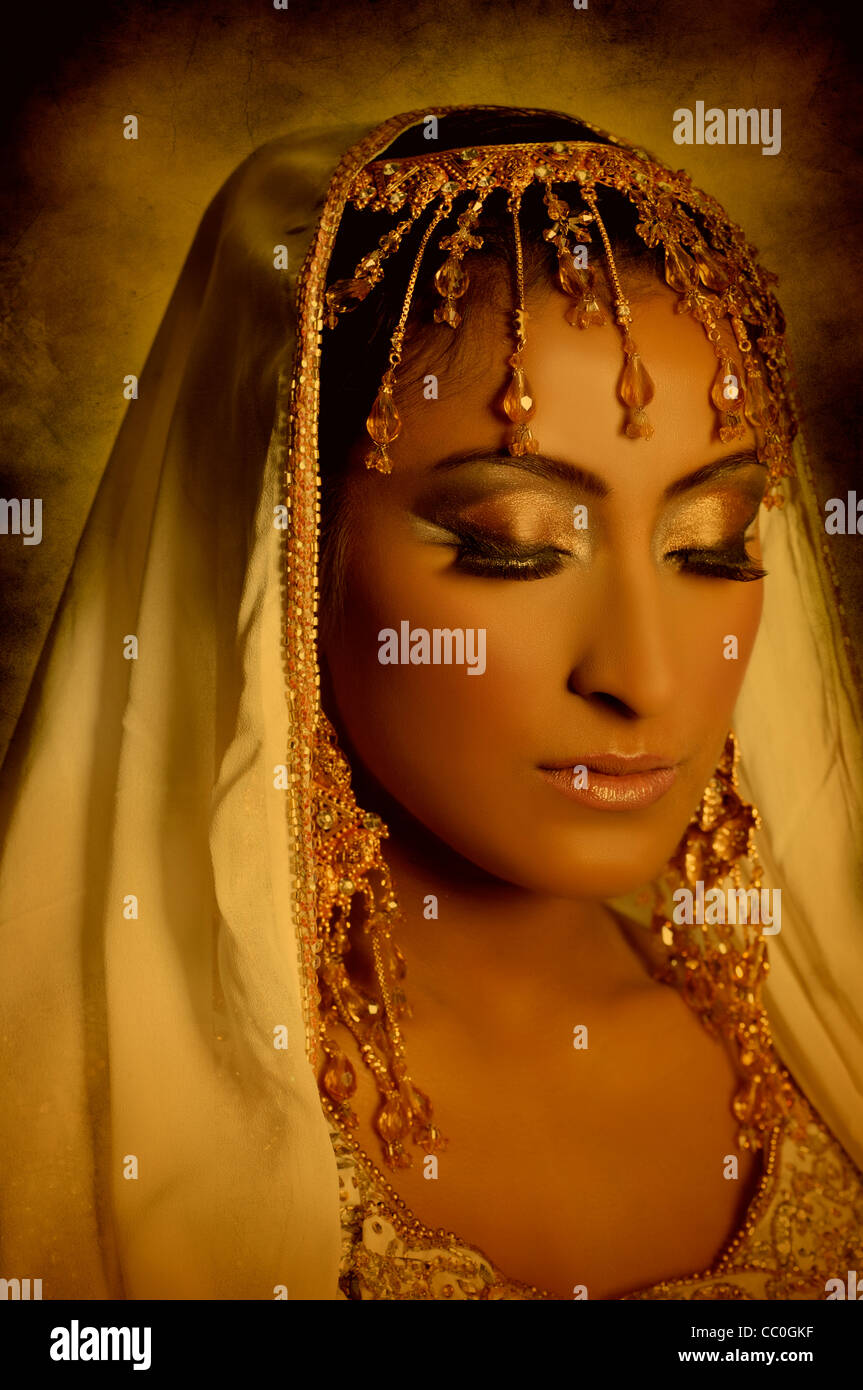 Beautiful Arabian bride Stock Photo - Alamy